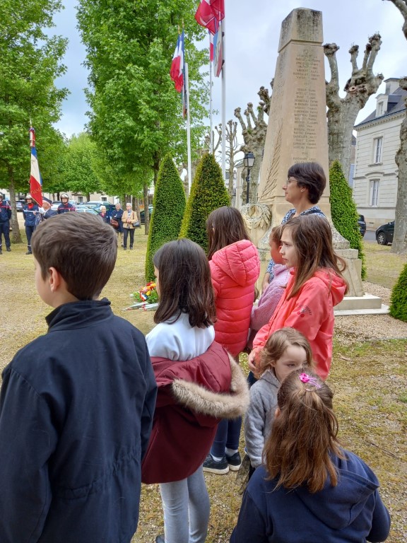 Cérémonie du 8 mai - Ecole Georges Pompidou - Les Ormes