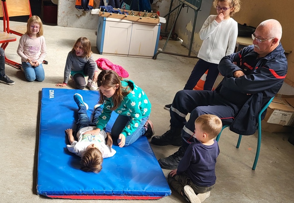 Apprendre à porter secours - École primaire de Loulay