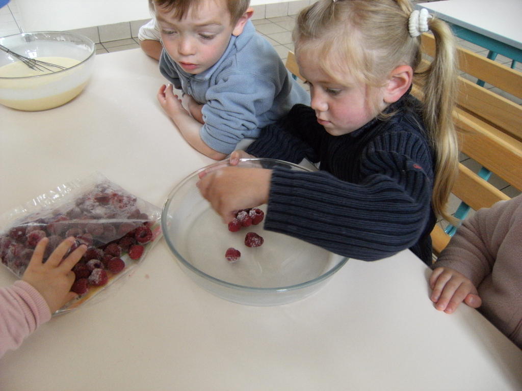 Le clafoutis aux framboises du mois de Mai - RPI Chatain Genouille Surin